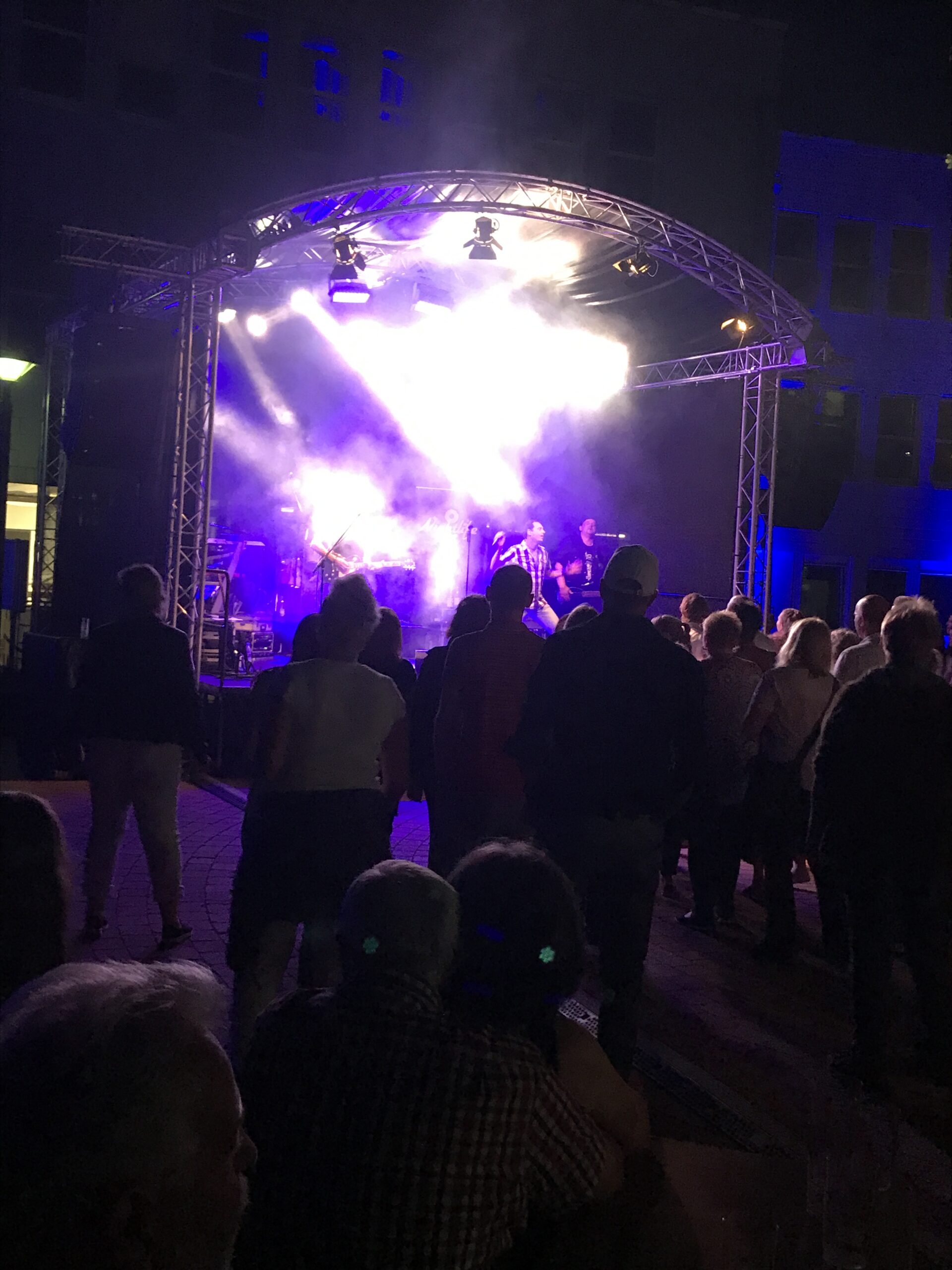 BÜHNE, Überdachung, Dach
